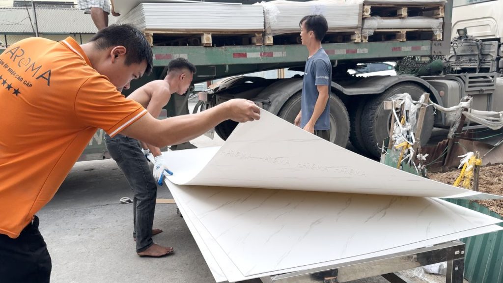 Những phụ kiện và dụng cụ cần thiết khi ốp tường nhựa giả đá PVC - Haroma